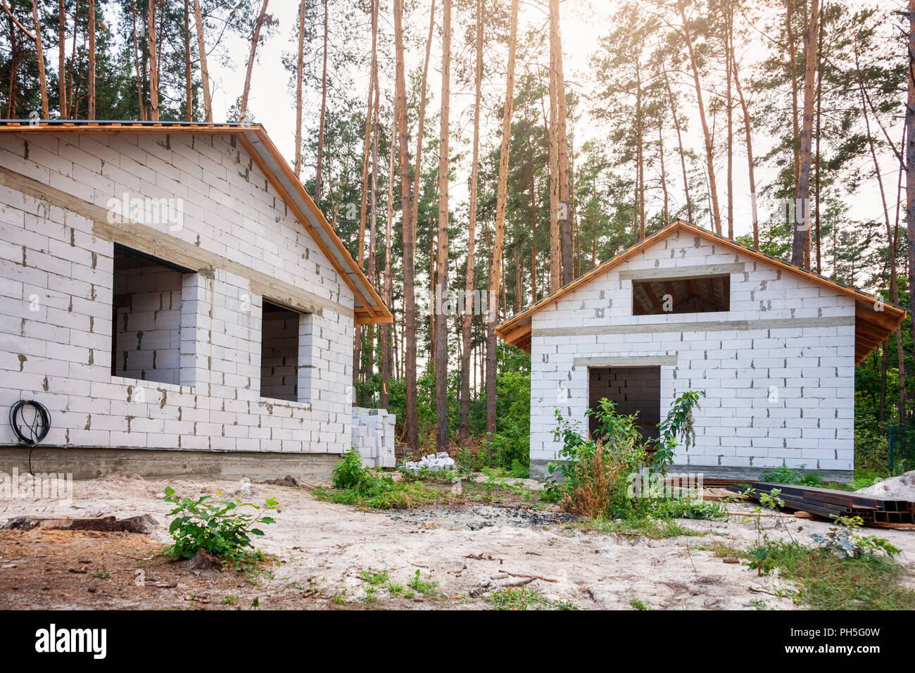 Building a house. Unfinished brick house in progress Stock Photo - Alamy