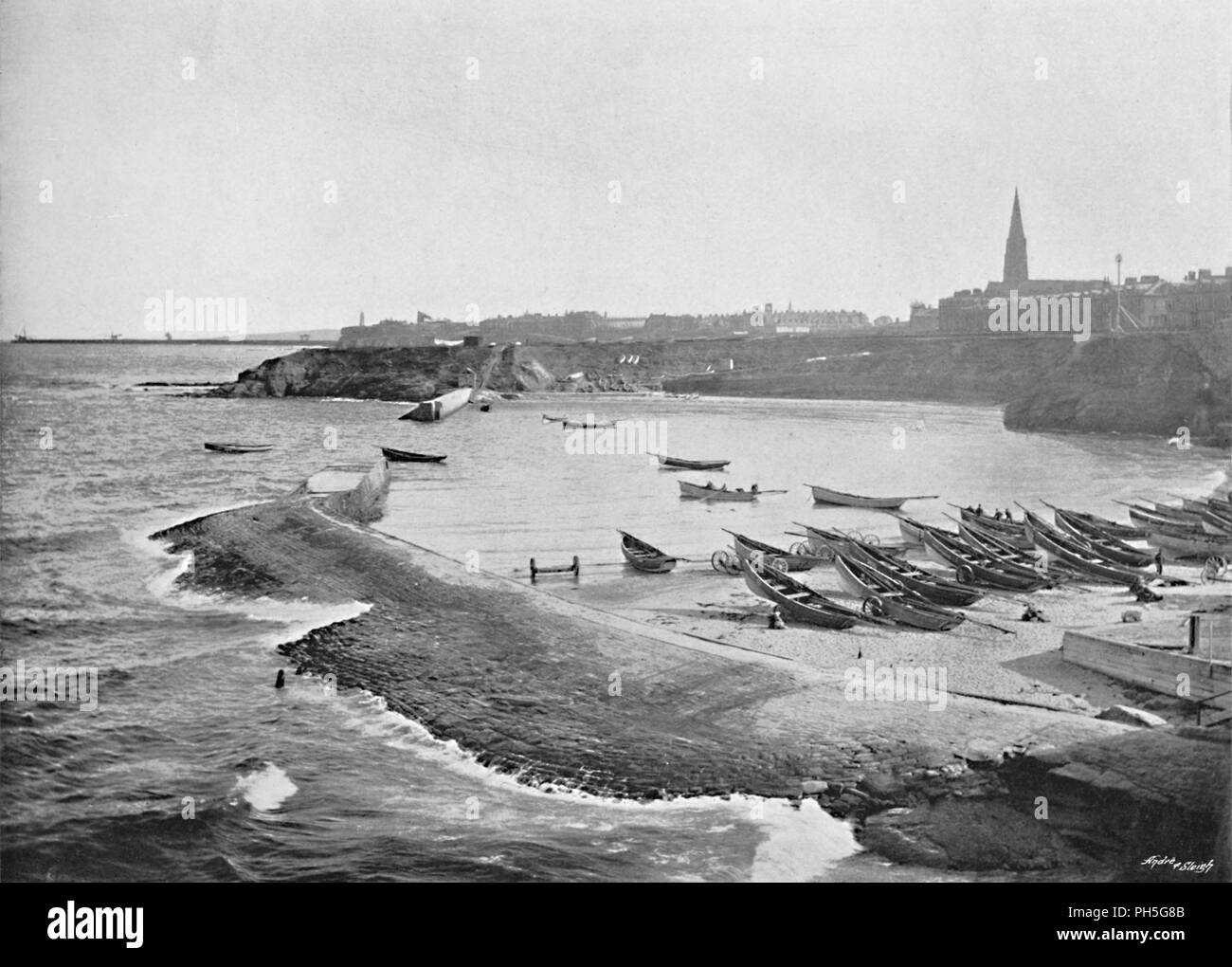 Boat cullercoats hi-res stock photography and images - Alamy