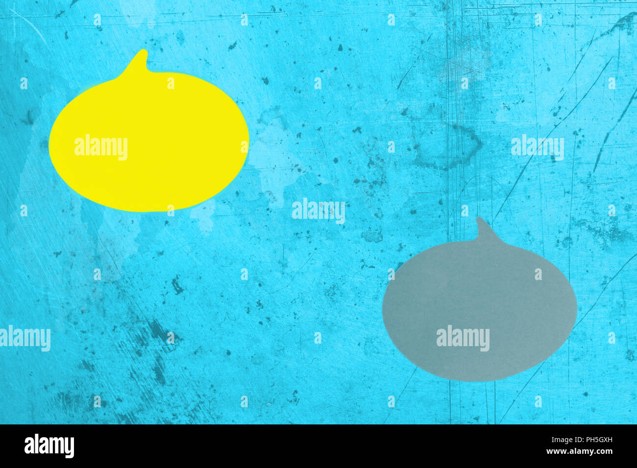 Round Sticky notes on blue rustic wall, isolated Stock Photo - Alamy