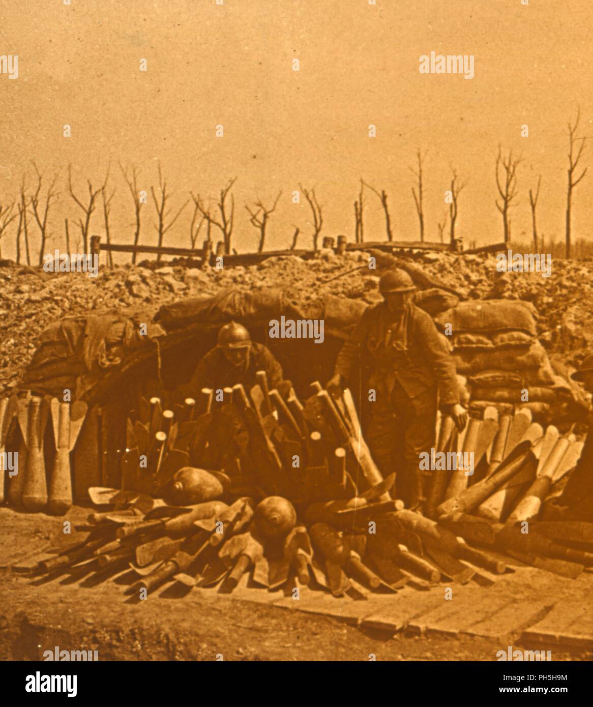 Ww1 bomb wwi hi-res stock photography and images - Alamy