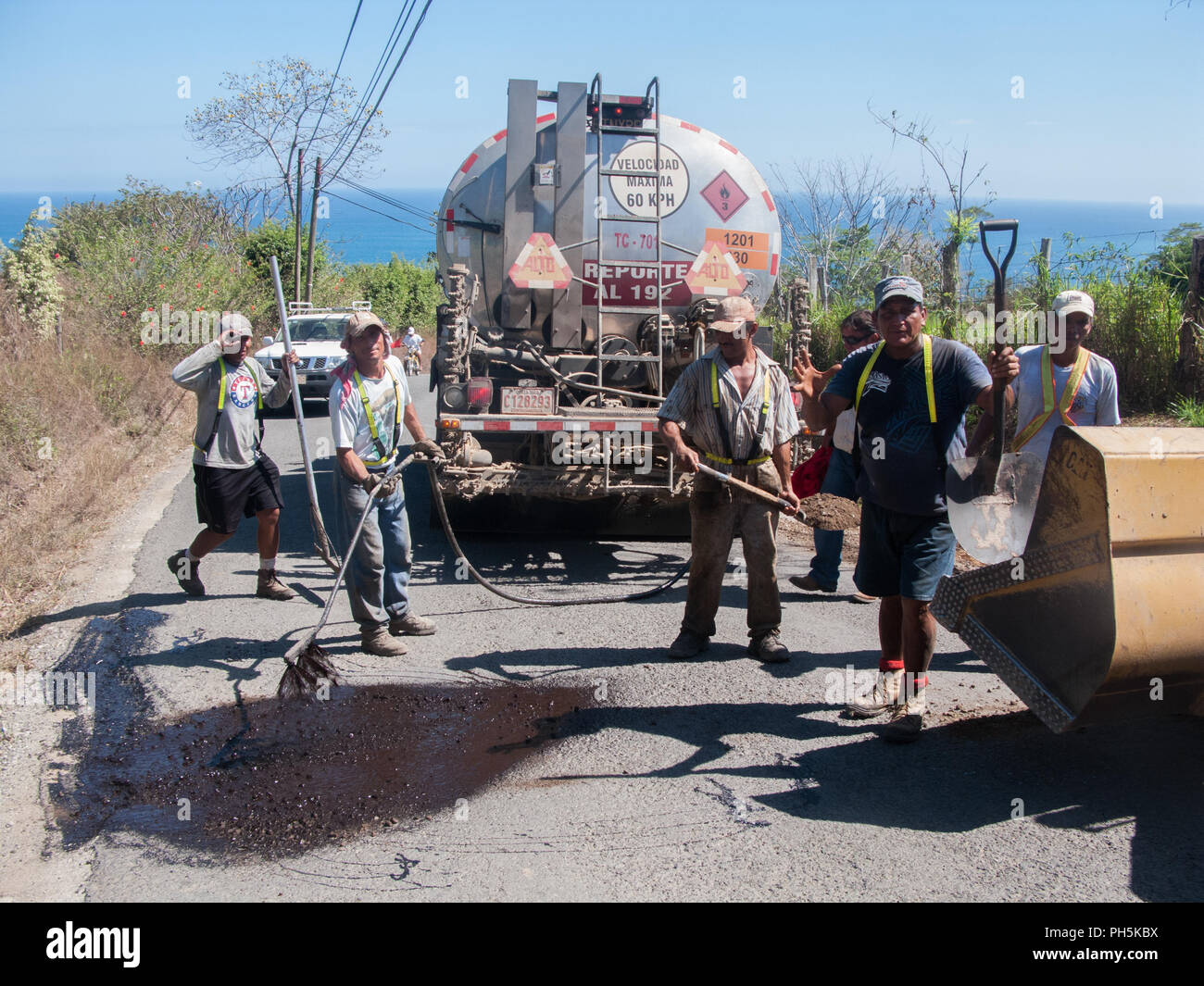 Street workers hi-res stock photography and images - Alamy