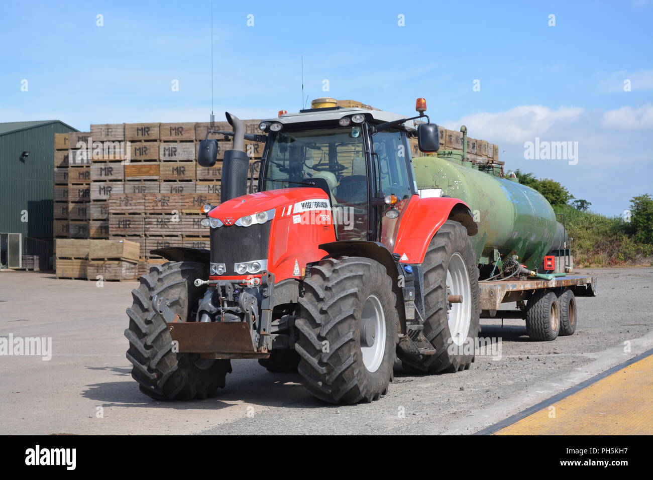 Massey Ferguson 7624 tractor Stock Photo - Alamy