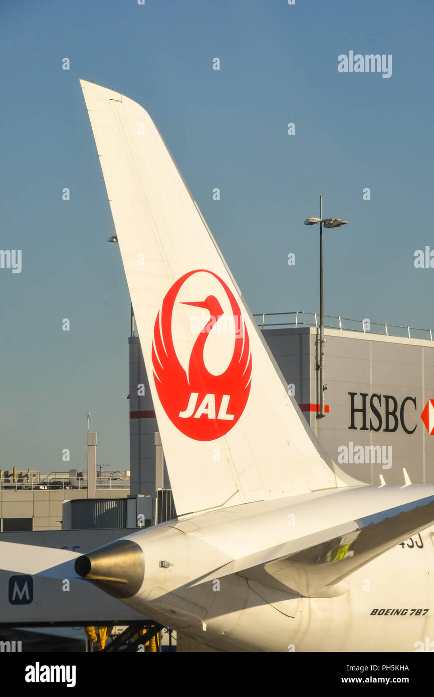 Japan airlines boeing 787 hi-res stock photography and images - Alamy