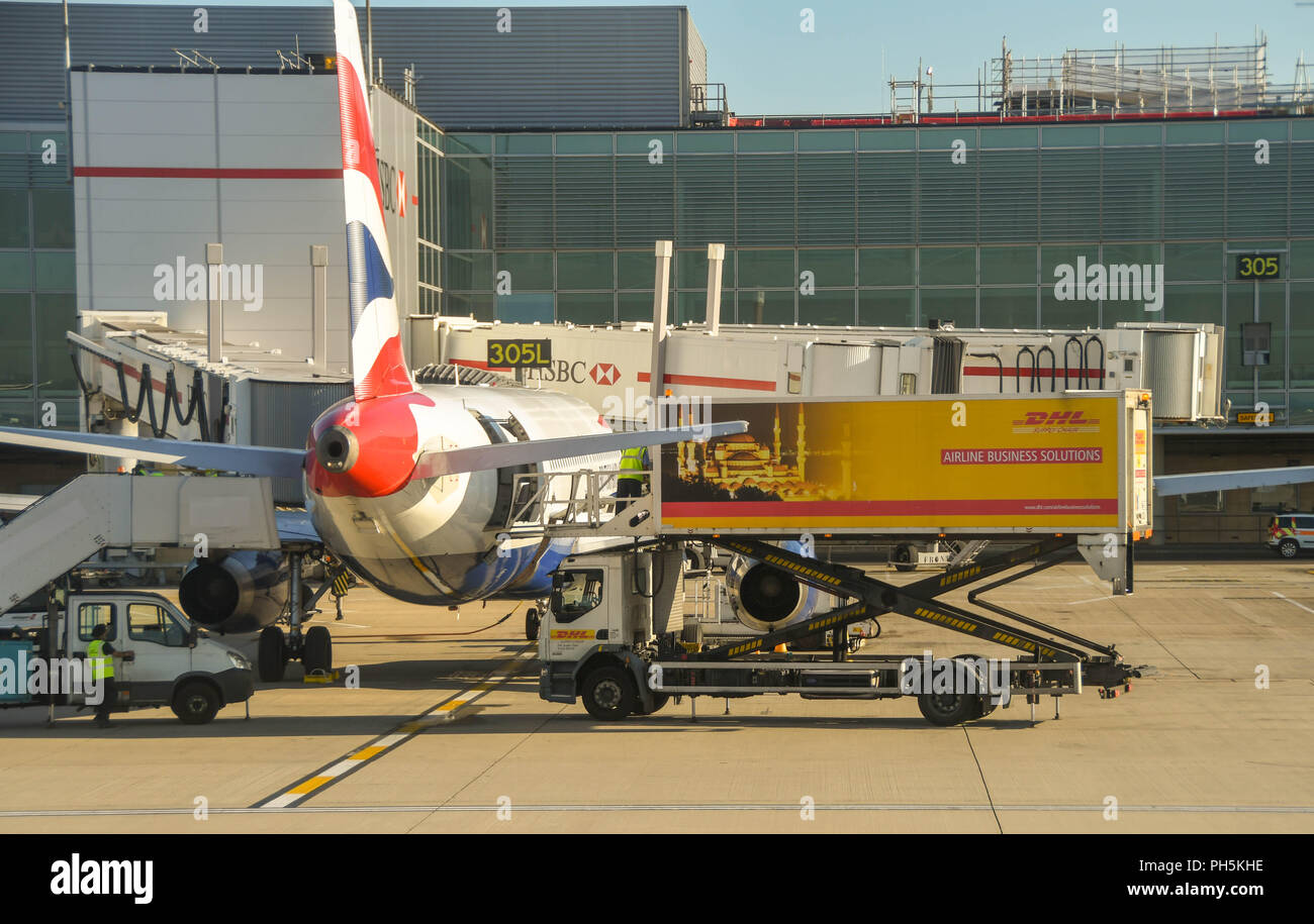 Catering truck airport airplane hi-res stock photography and images - Alamy