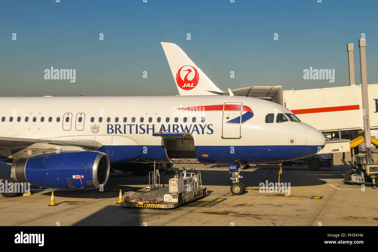 Ba airbus a320 jet airliner hi-res stock photography and images - Alamy