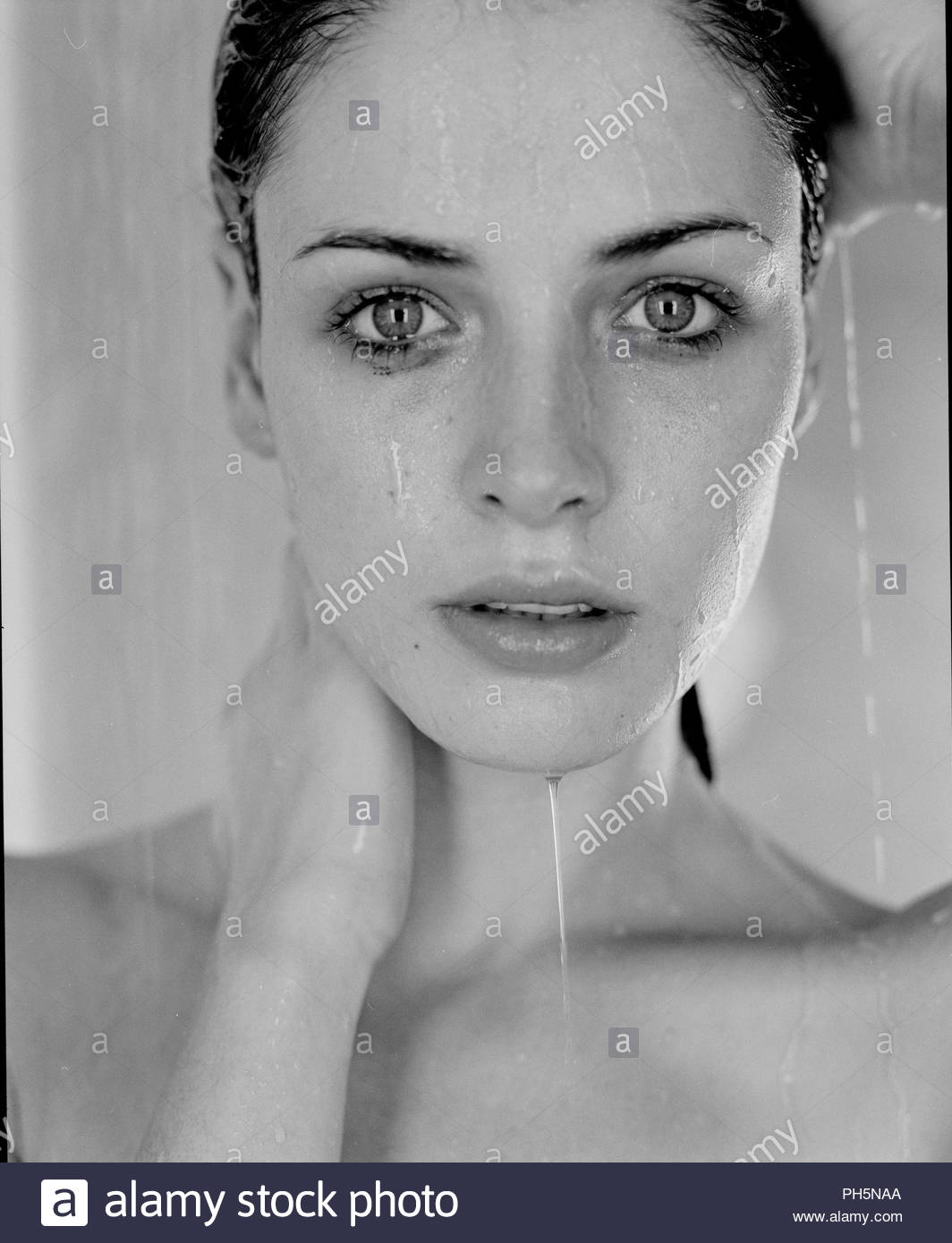 Young Woman Showering Stock Photos & Young Woman Showering Stock Images ...
