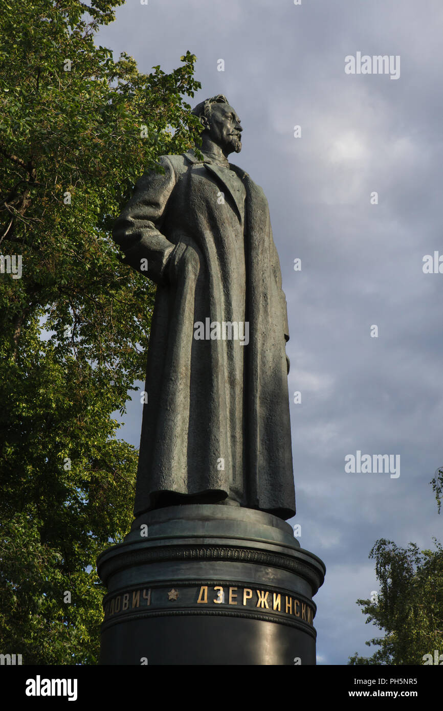 Statue fallen 1991 hi-res stock photography and images - Alamy