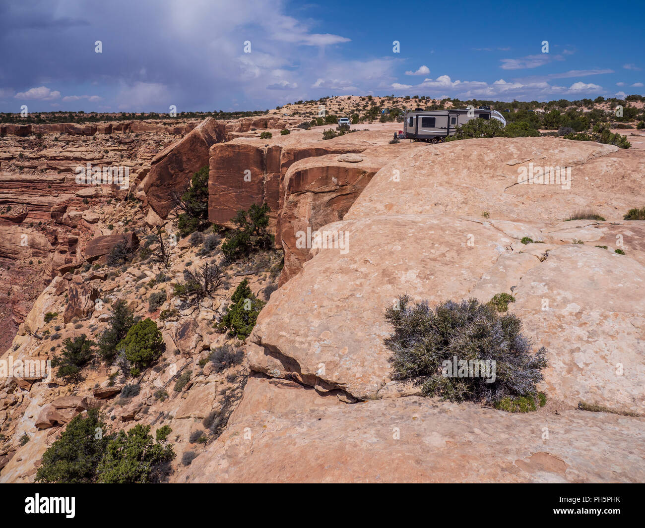 Edge of Cedar Mesa, Muley Point atop the Moki Dugway near Bluff, Utah ...