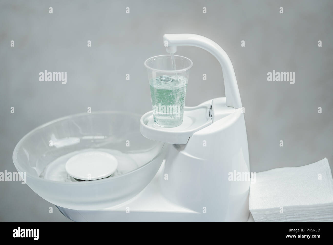 Spittoon hi-res stock photography and images - Alamy