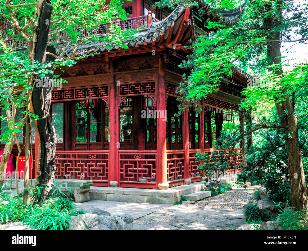 Traditional chinese building with ornate roof and red paint at Yu ...