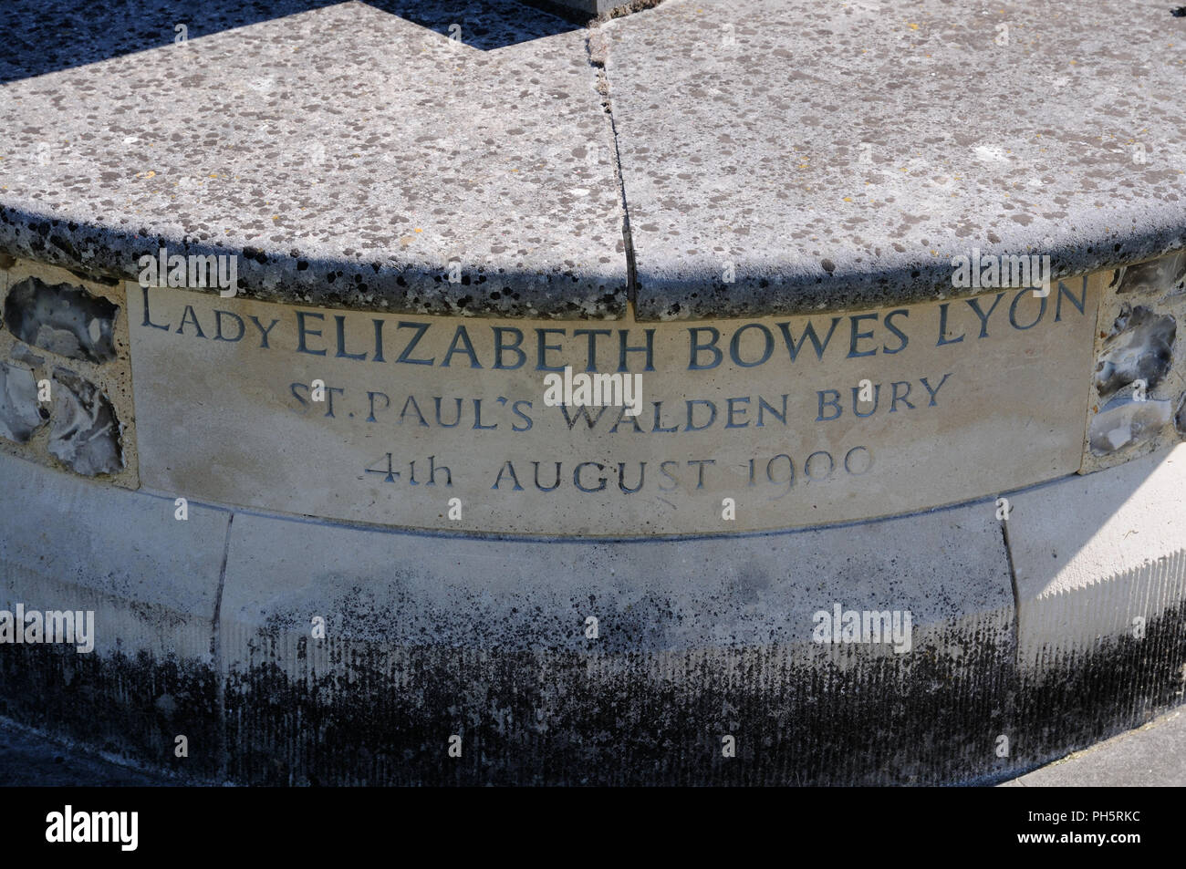 Queen elizabeth queen mother memorial hi-res stock photography and ...