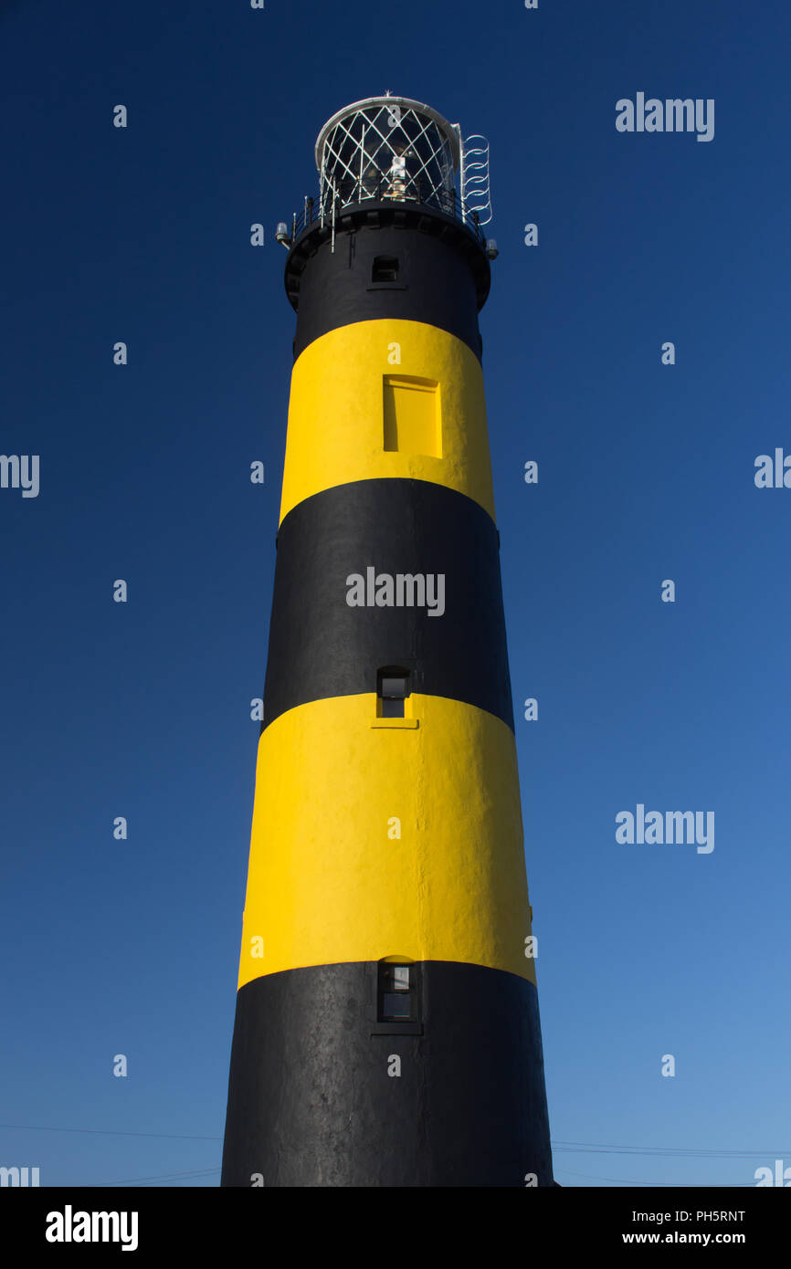 Yellow against black hi-res stock photography and images - Alamy