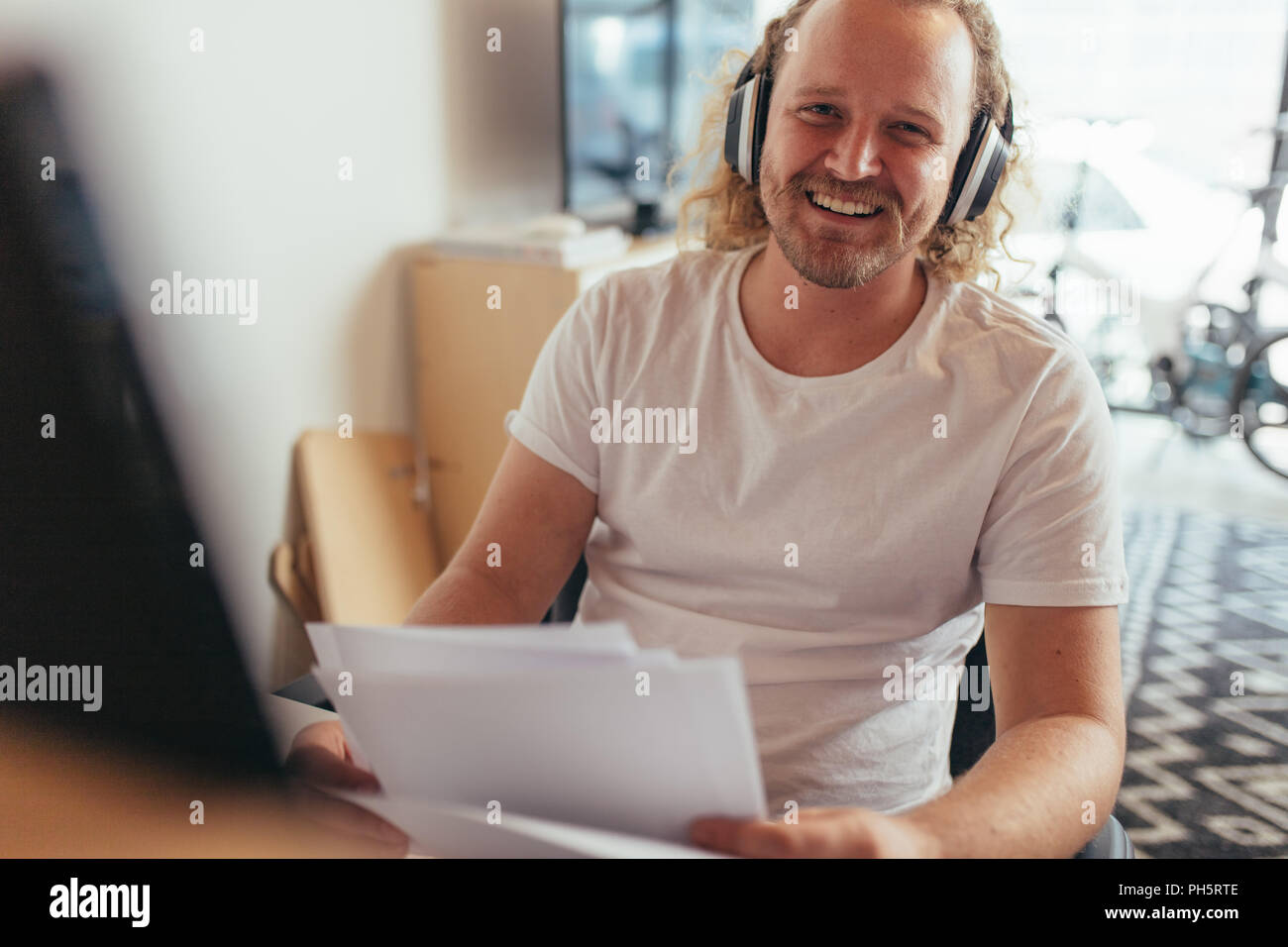 Professional programmer hi-res stock photography and images - Alamy