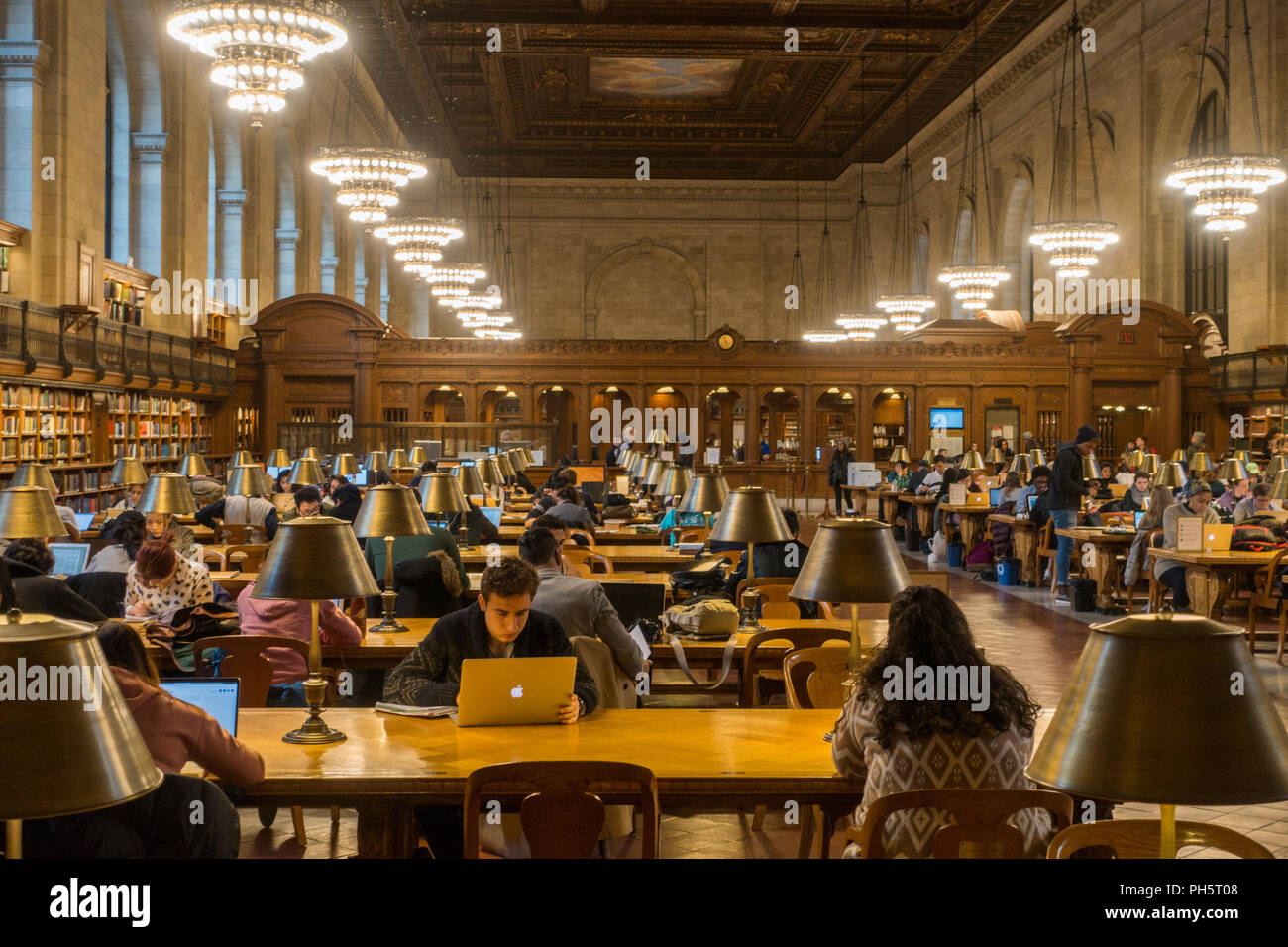 New York City public library fifth avenue location Stock Photo - Alamy