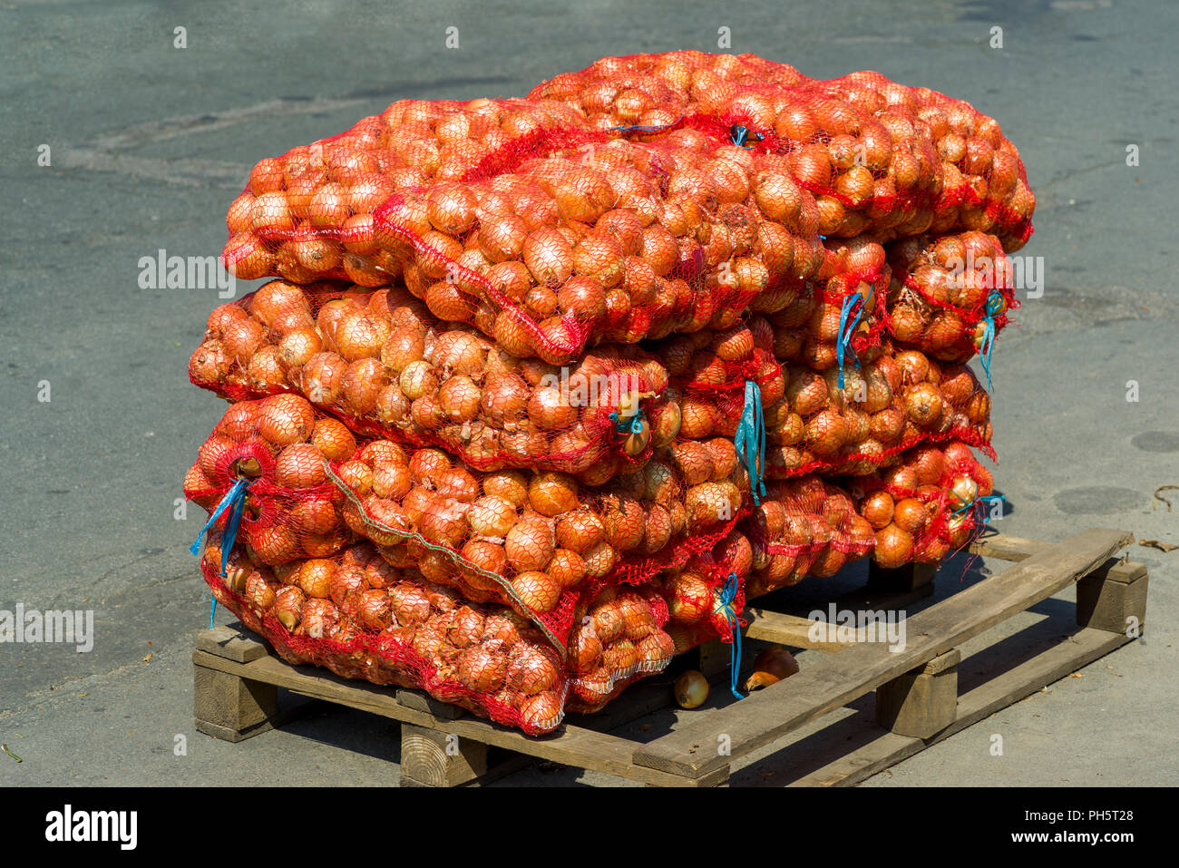 Heavy onion hi-res stock photography and images - Alamy
