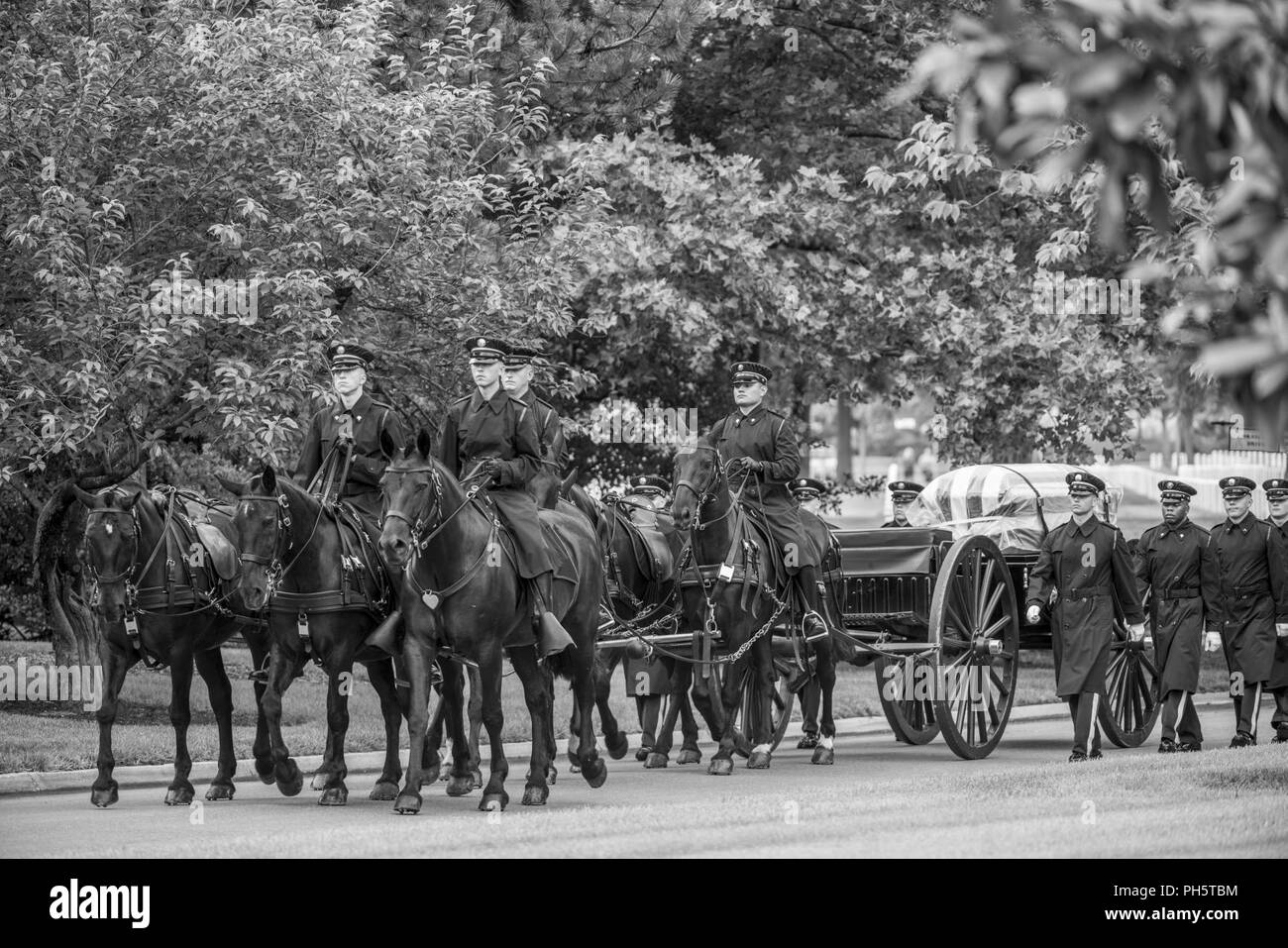 The 3d U.S. Infantry Regiment (The Old Guard) Caisson Platoon helps ...