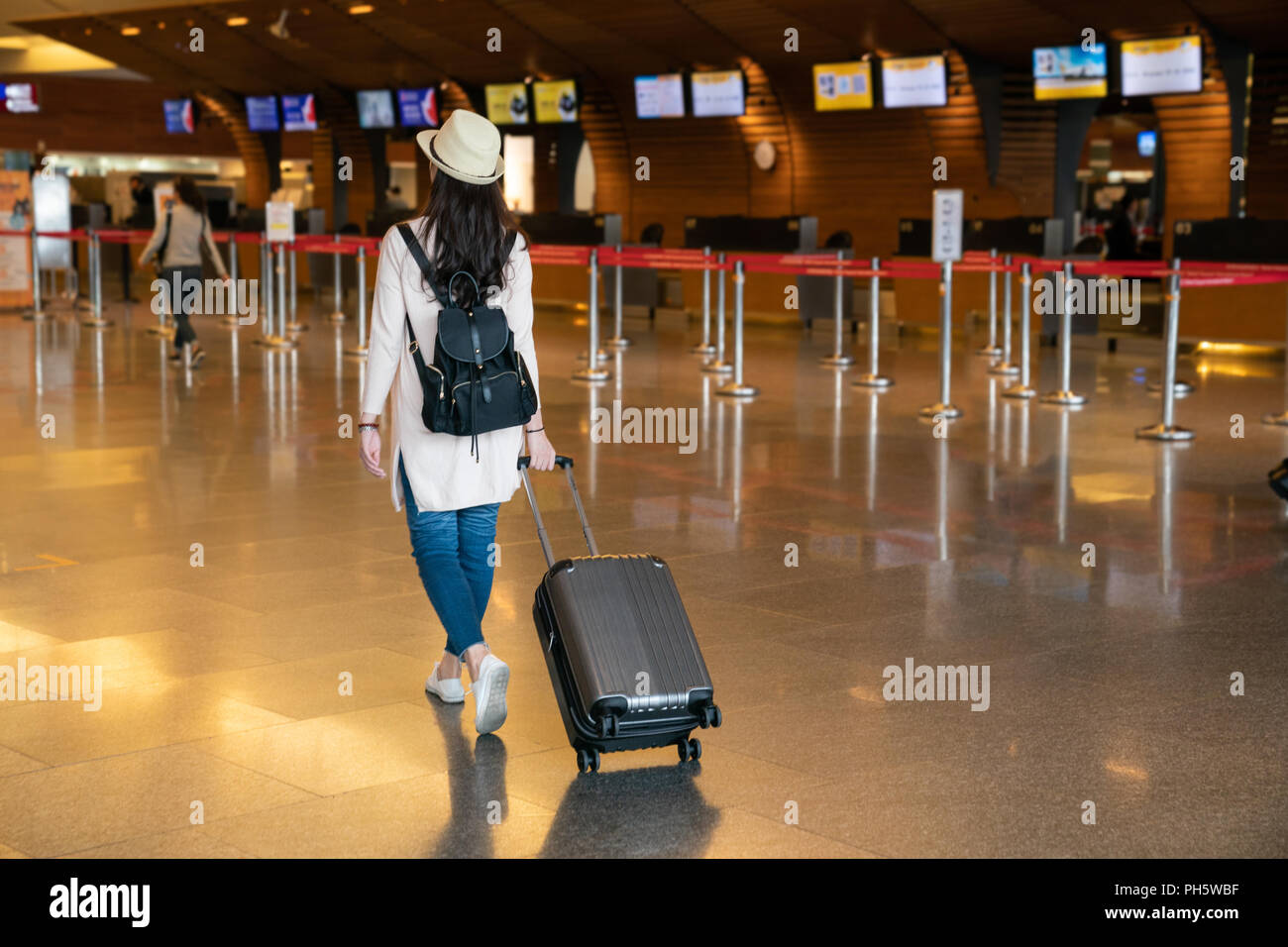 School visitor check in hi-res stock photography and images - Alamy