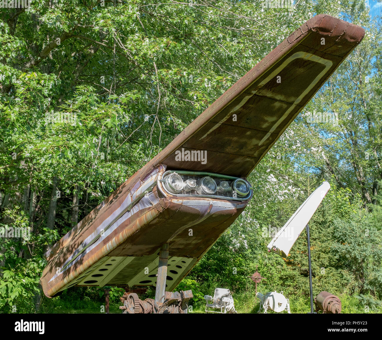 Spaceship sculpture hi-res stock photography and images - Alamy