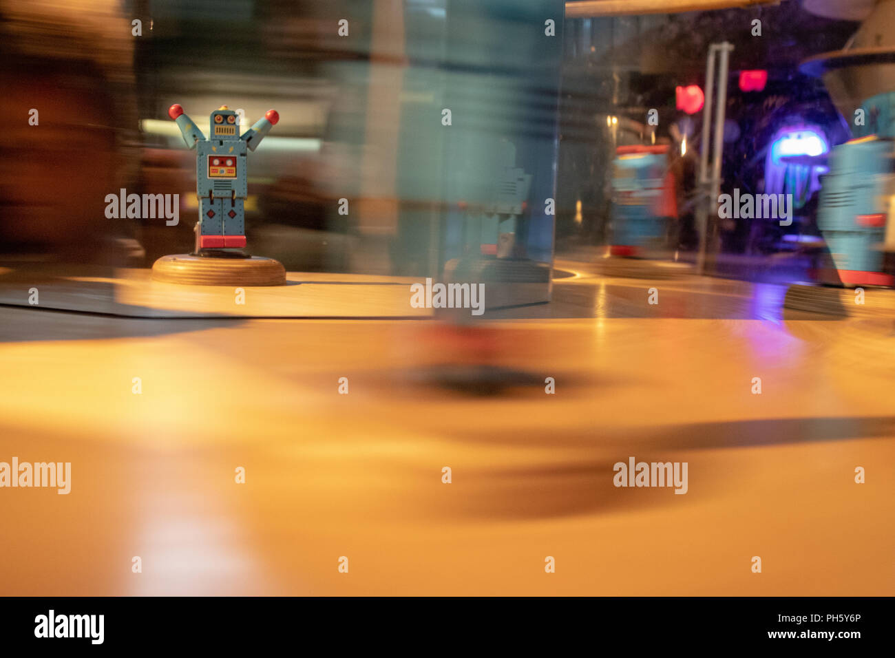 Robot dance hi-res stock photography and images - Alamy