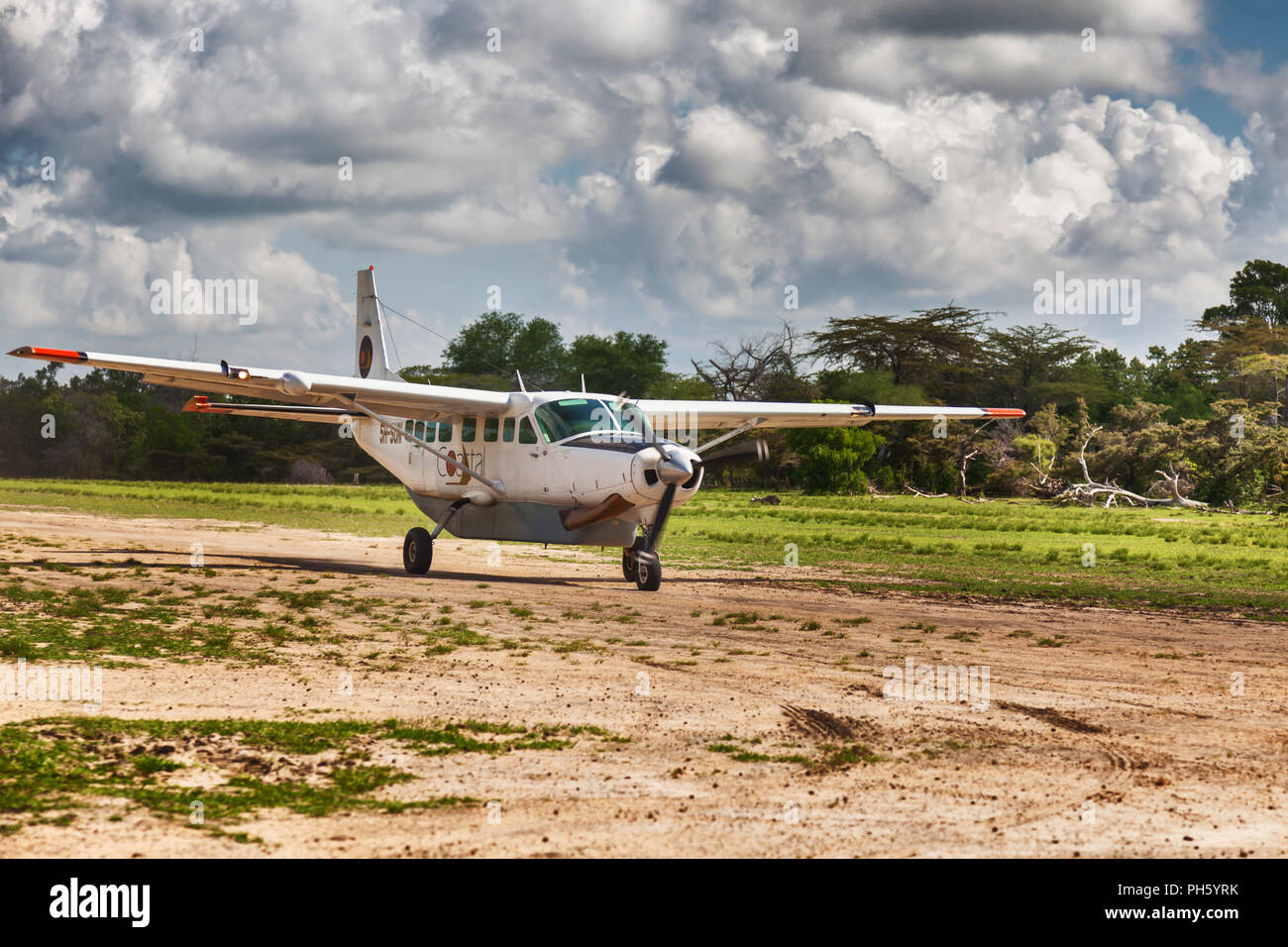 African skyline with plane sky hi-res stock photography and images - Alamy