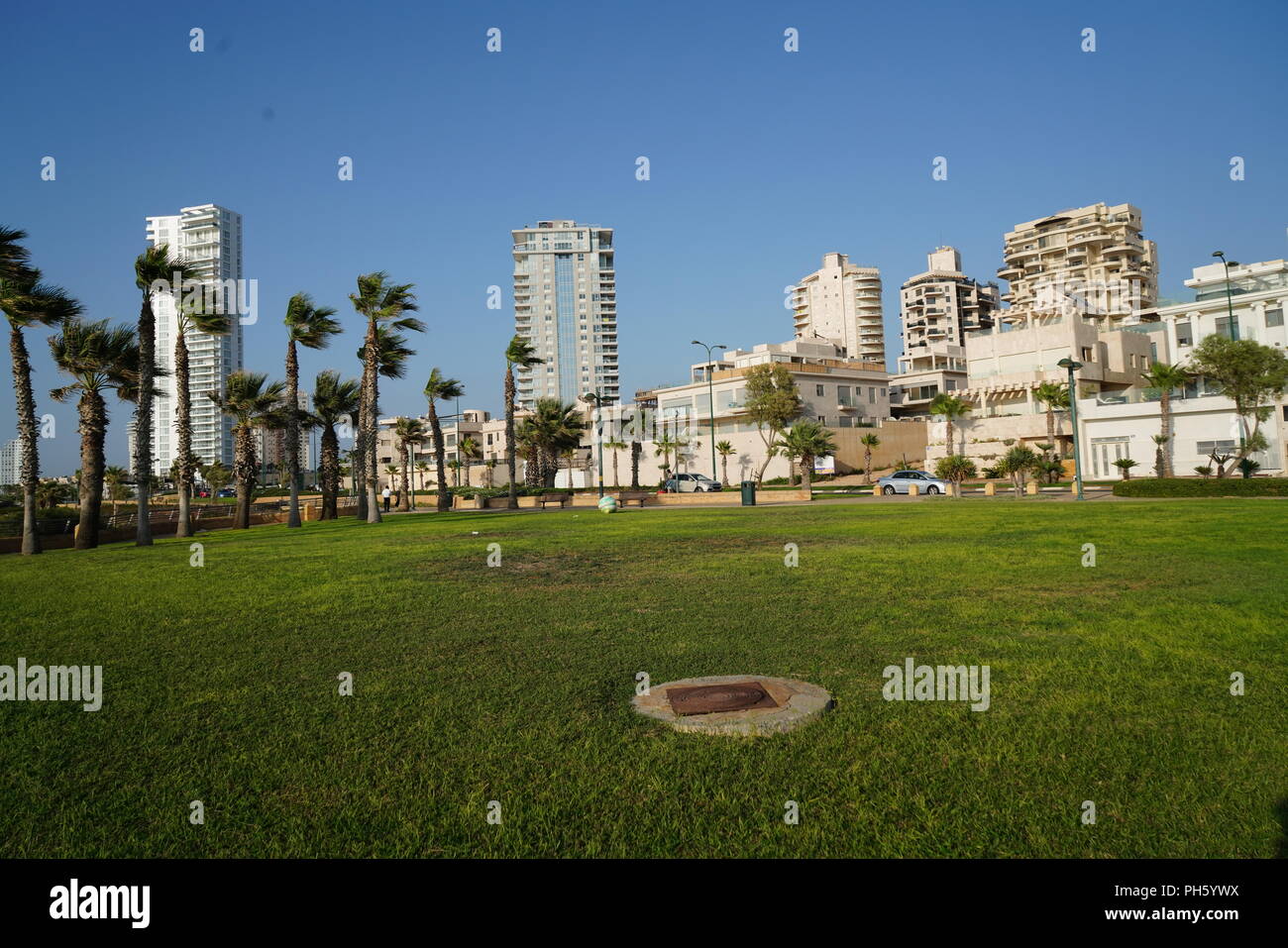 Tallest buildings in israel hi-res stock photography and images - Alamy