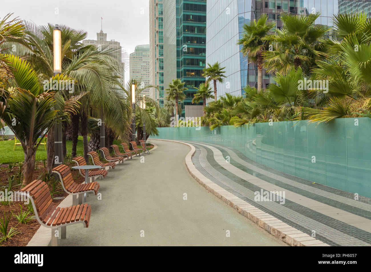 Benches in the rooftop park at Transbay Transit Center, San Francisco ...
