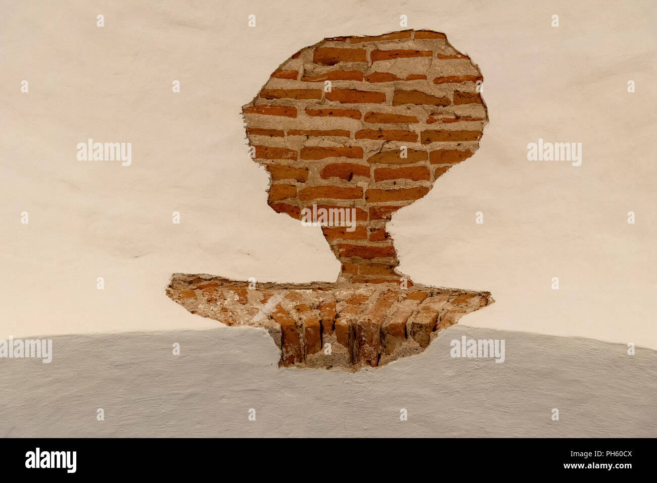 Missing brick hi-res stock photography and images - Alamy