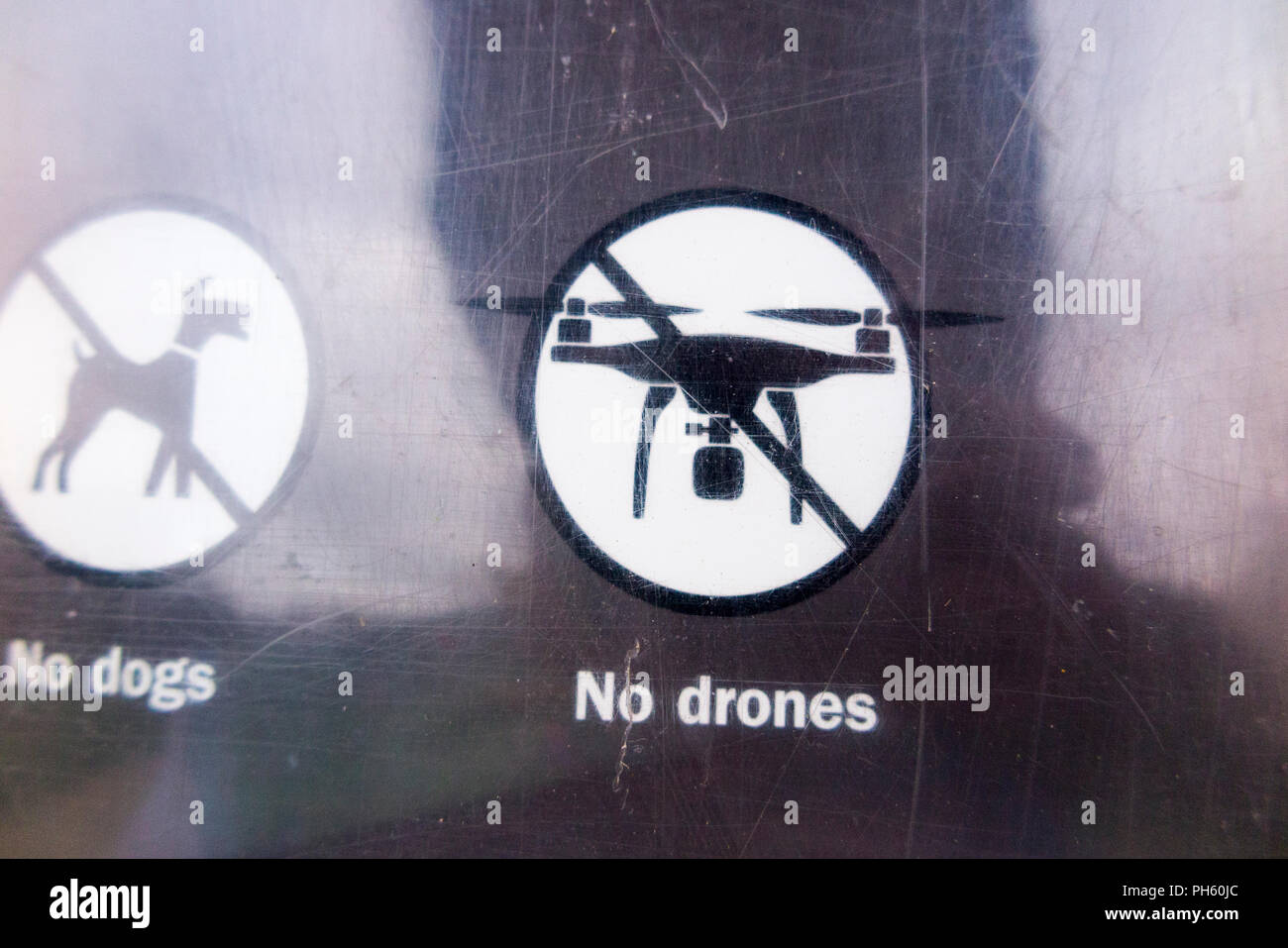 A sign to show that drones are not allowed to be used / must not be ...
