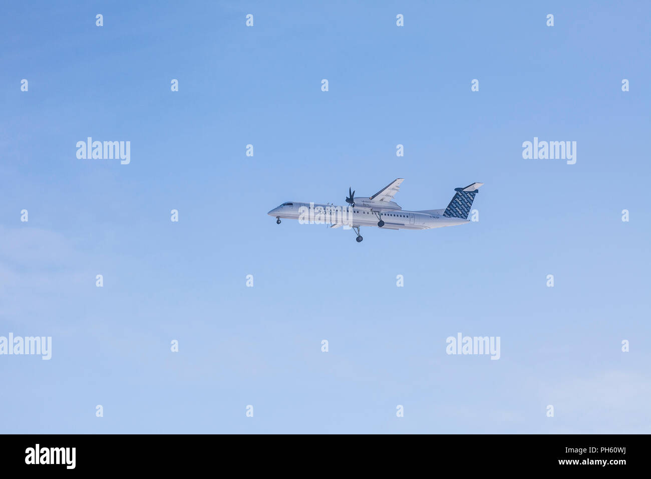 Delta connection airplane hi-res stock photography and images - Alamy
