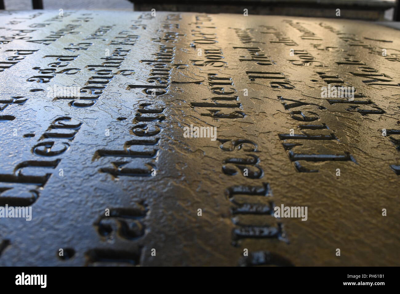Wet gravestone hi-res stock photography and images - Alamy