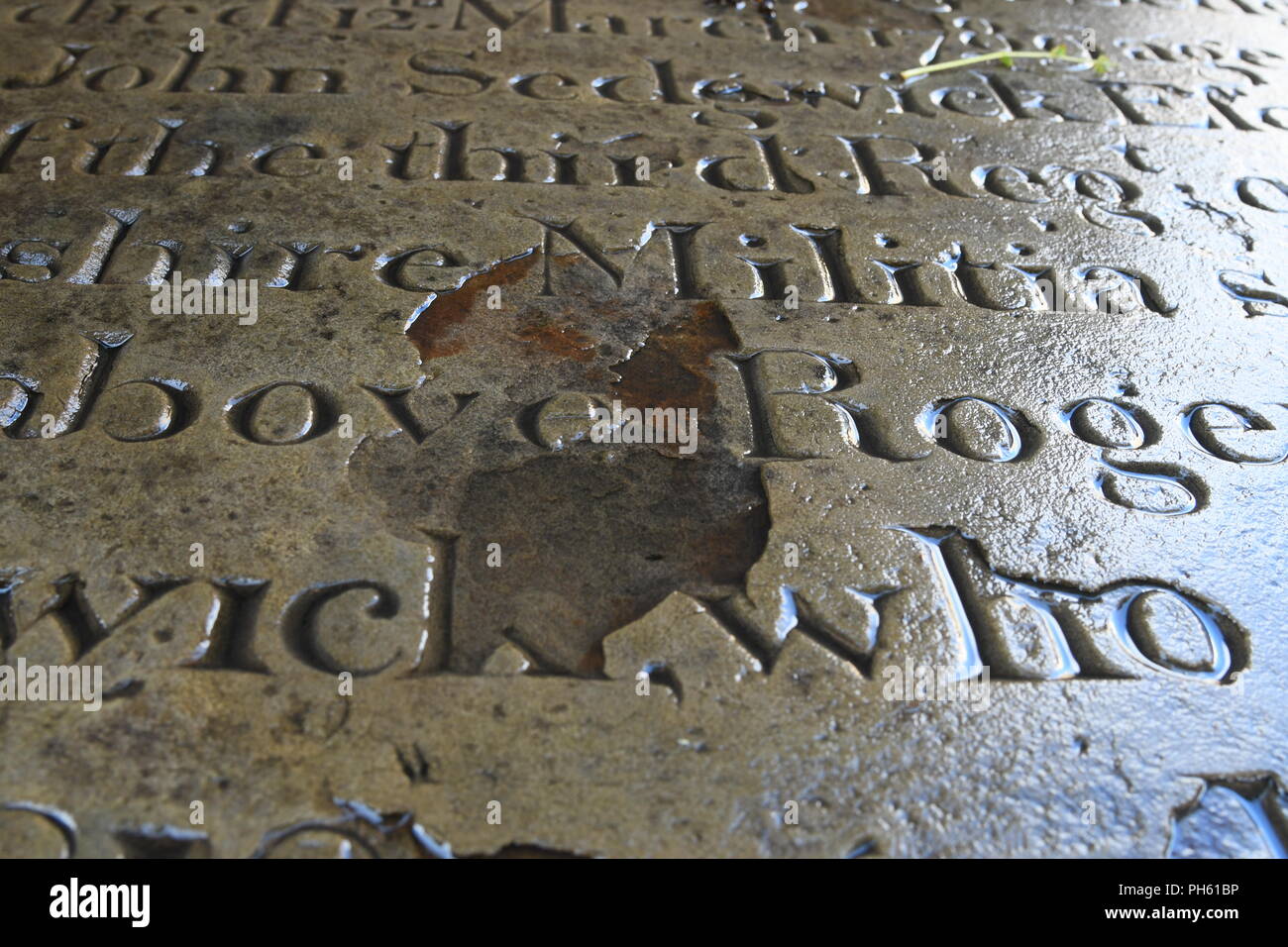 Wet burial vault carving hi-res stock photography and images - Alamy