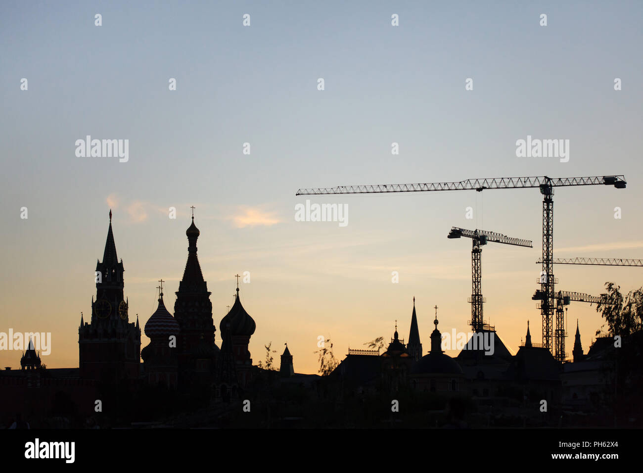 St basils cathedral construction cranes hi-res stock photography and ...