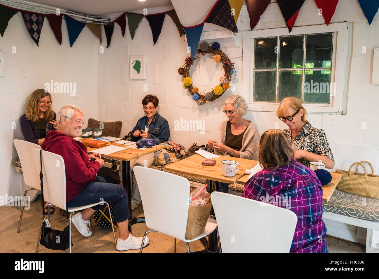 Knitting group hi-res stock photography and images - Alamy