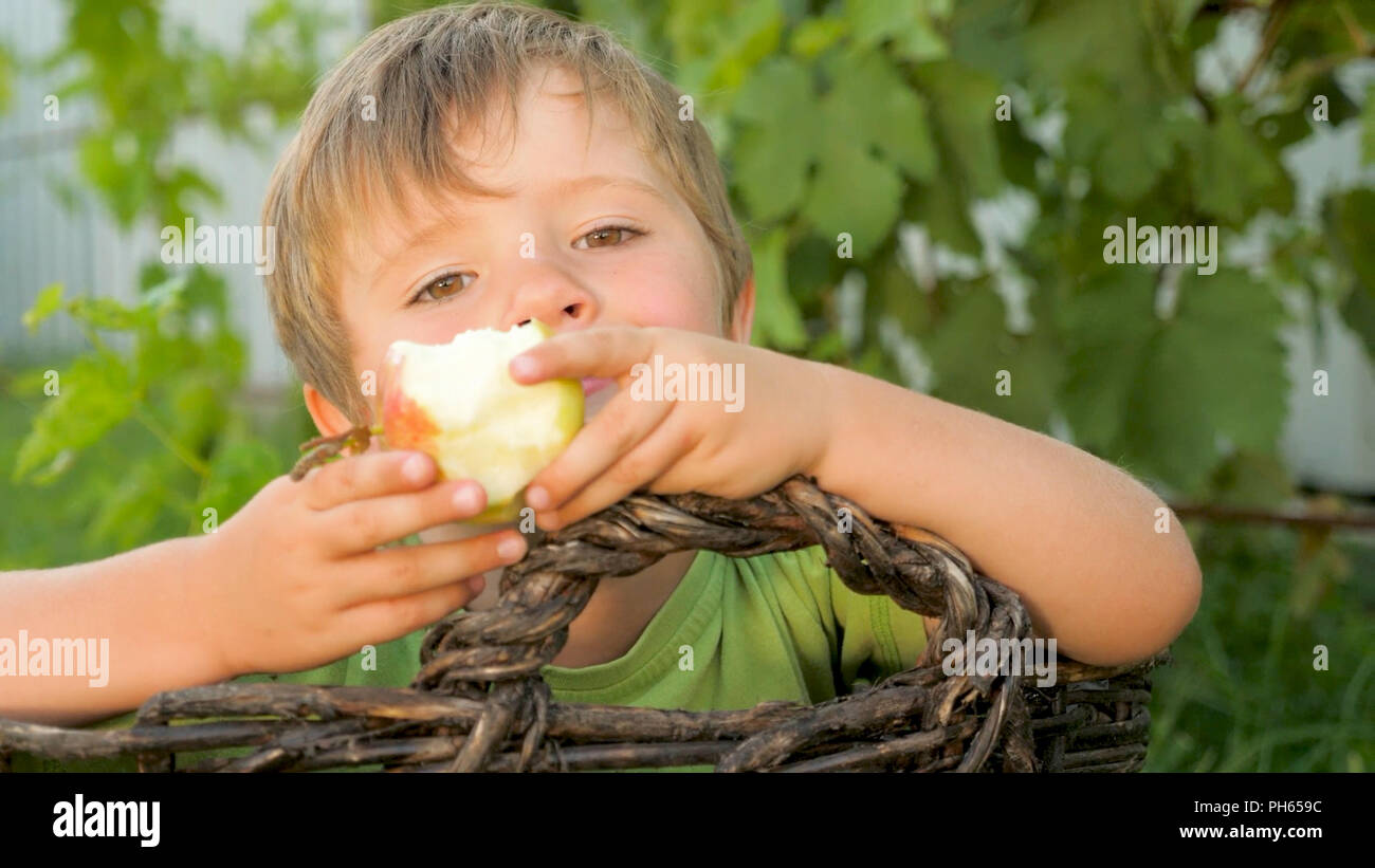 Apple kid hi-res stock photography and images - Alamy