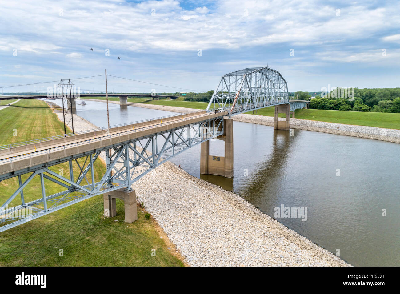 Chain of rocks bridge aerial hi-res stock photography and images - Alamy