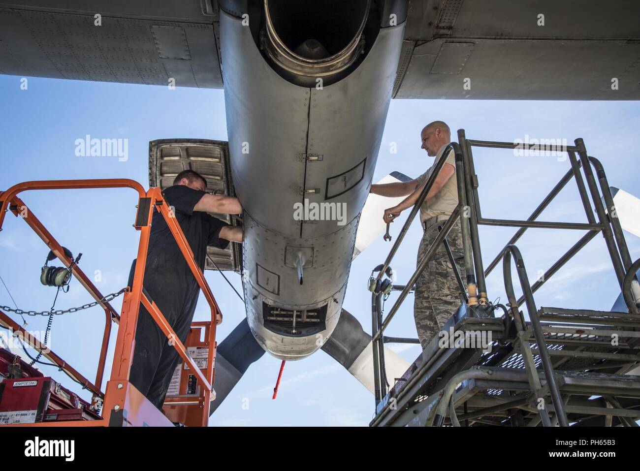 Aircraft engine test stand hi-res stock photography and images - Alamy