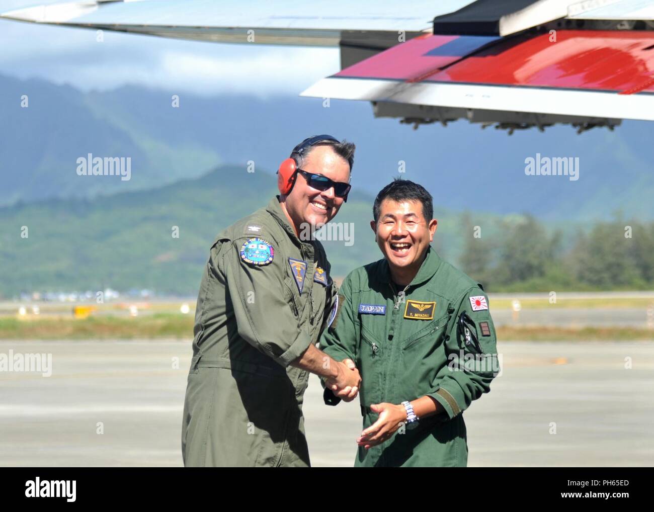 KANEOHE BAY, Hawaii (June 25, 2018) — Capt. Kevin Long, Commodore ...