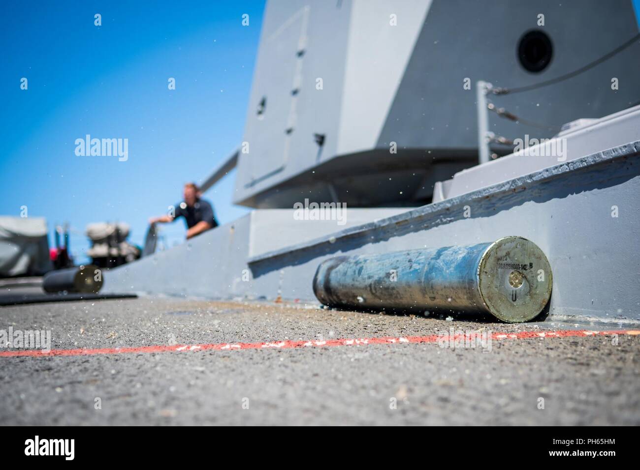 Five inch gun hi-res stock photography and images - Alamy