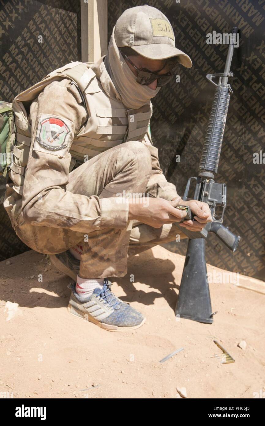 Iraqi border guard force hi-res stock photography and images - Alamy