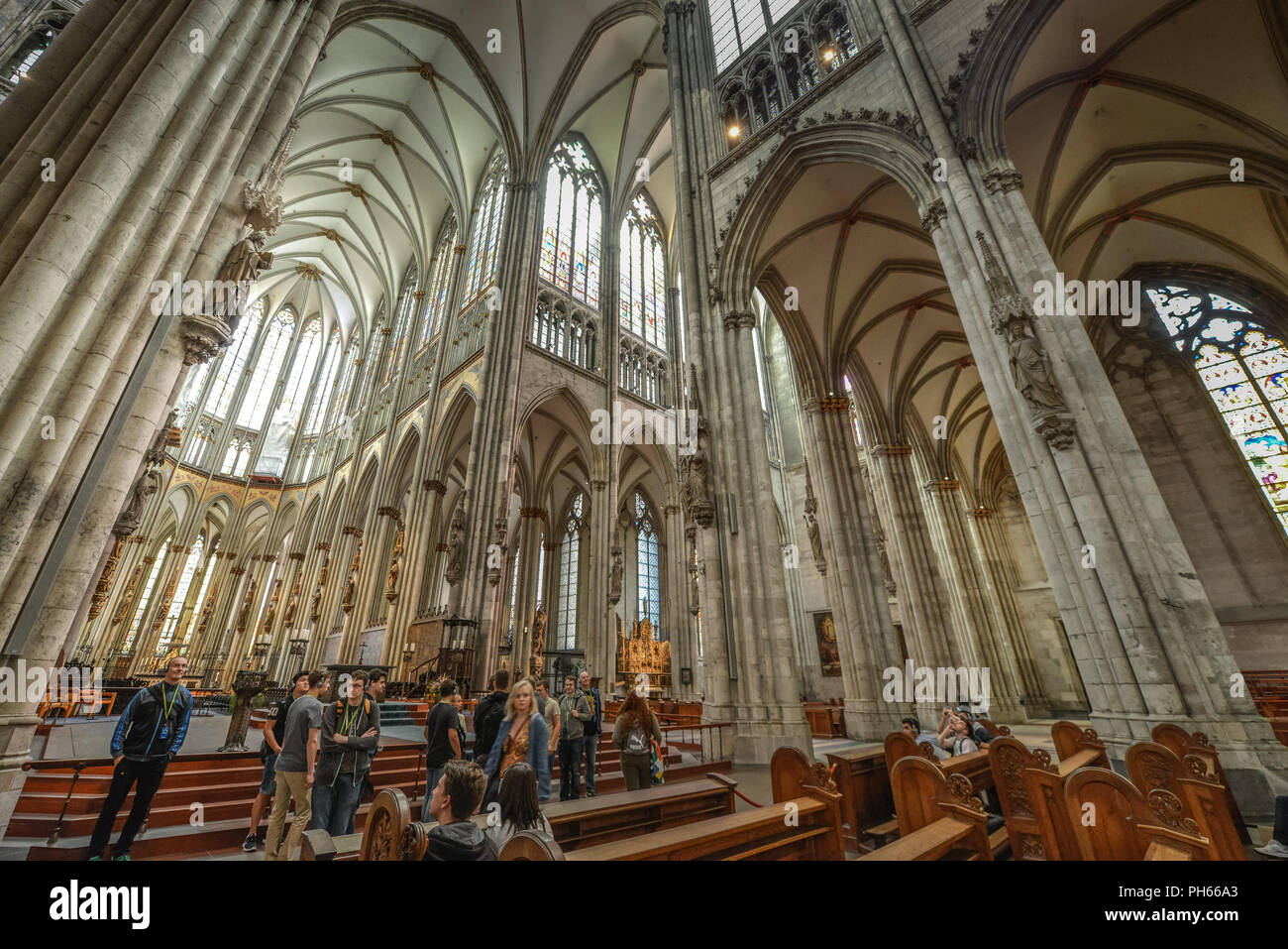 Kölner dom innen hi-res stock photography and images - Alamy
