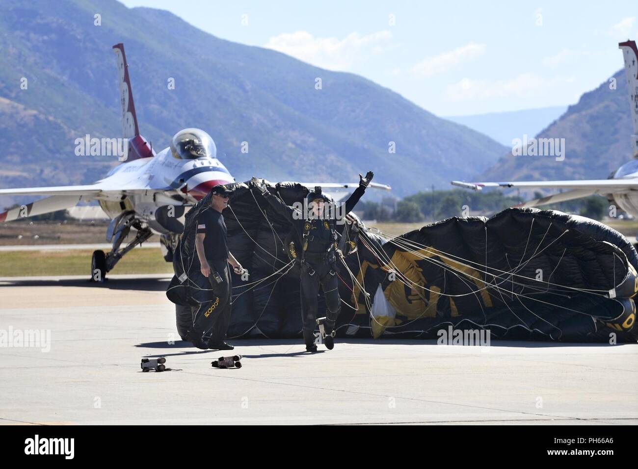 Special operations command the para commandos parachute dem hi-res ...