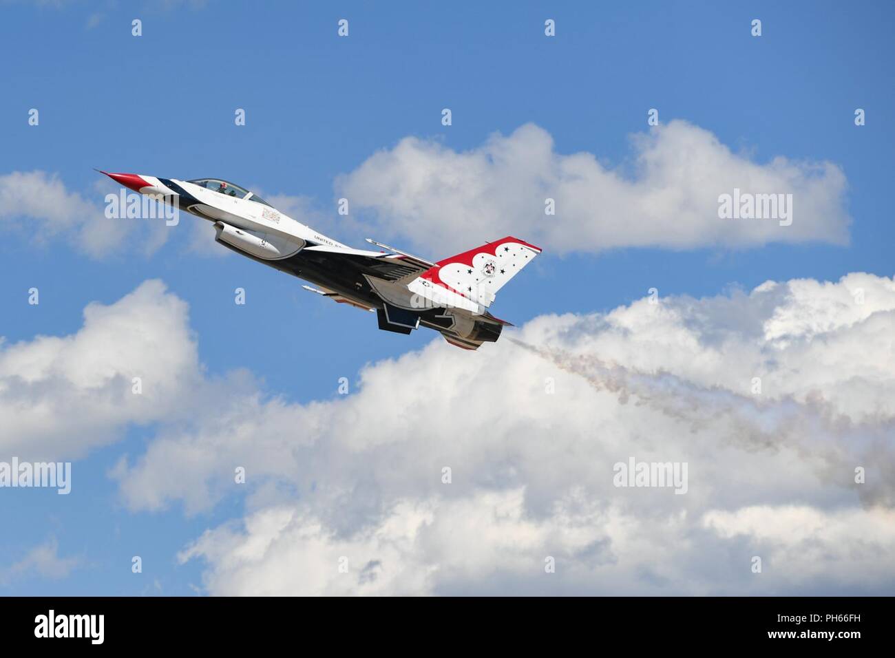 The U.S. Air Force Thunderbirds perform during the Warriors Over the ...