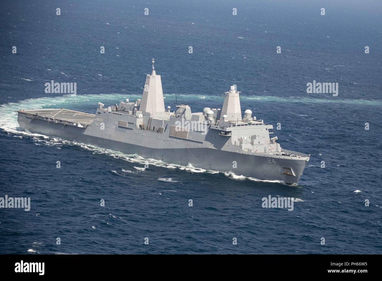 Uss arlington lpd 24 hi-res stock photography and images - Alamy