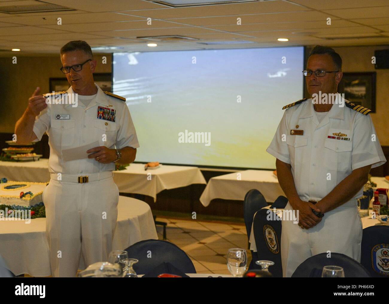 Commanding officer of the amphibious assault ship uss boxer lhd hi-res ...