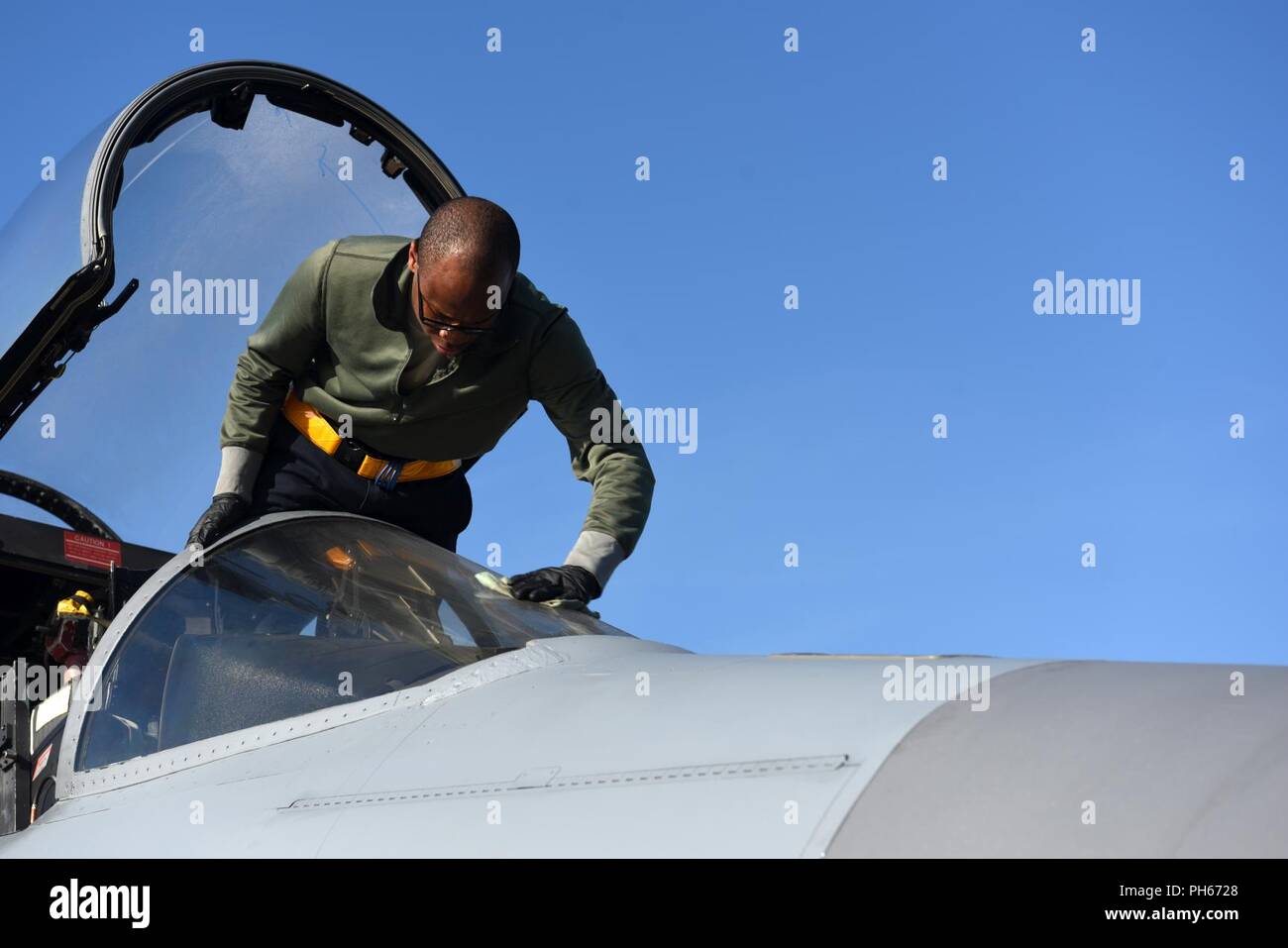 Raf maintenance unit hi-res stock photography and images - Alamy