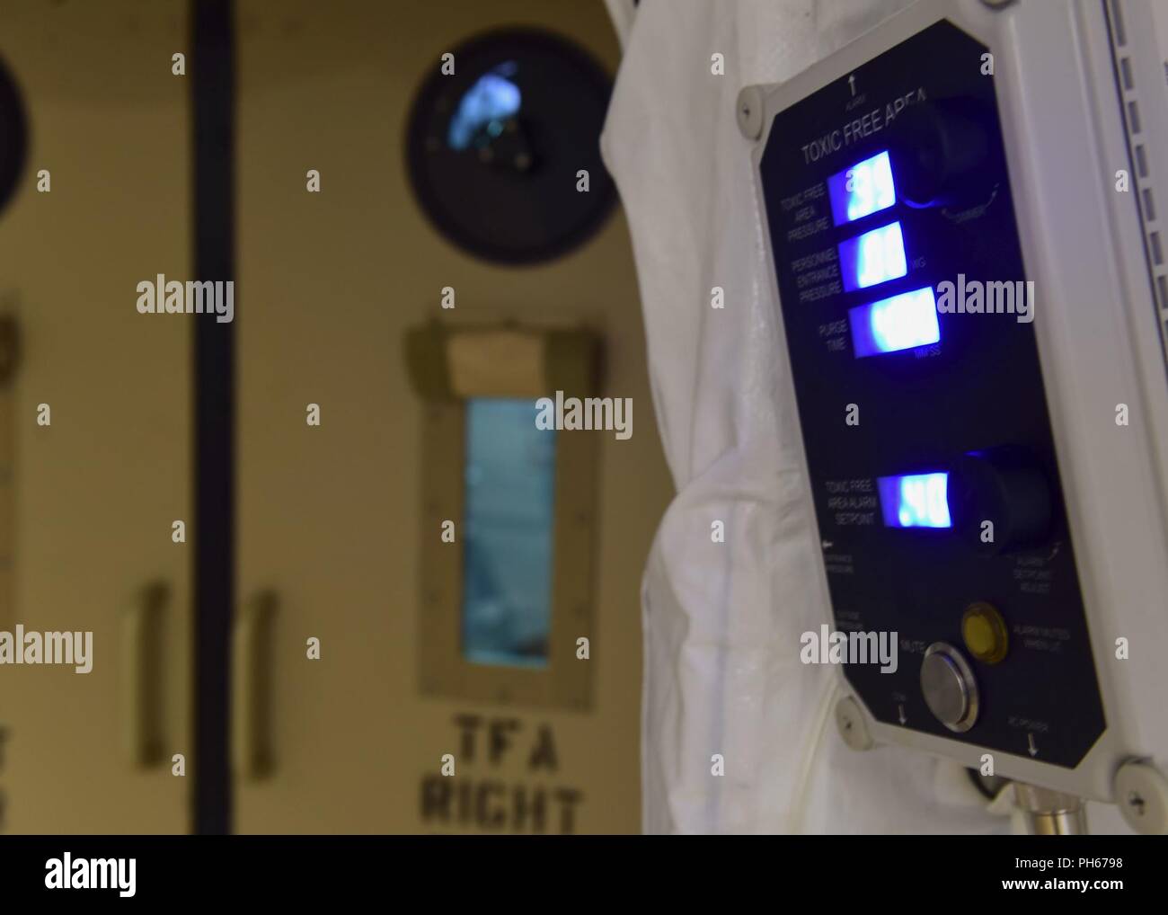 633 air base wing hi-res stock photography and images - Alamy