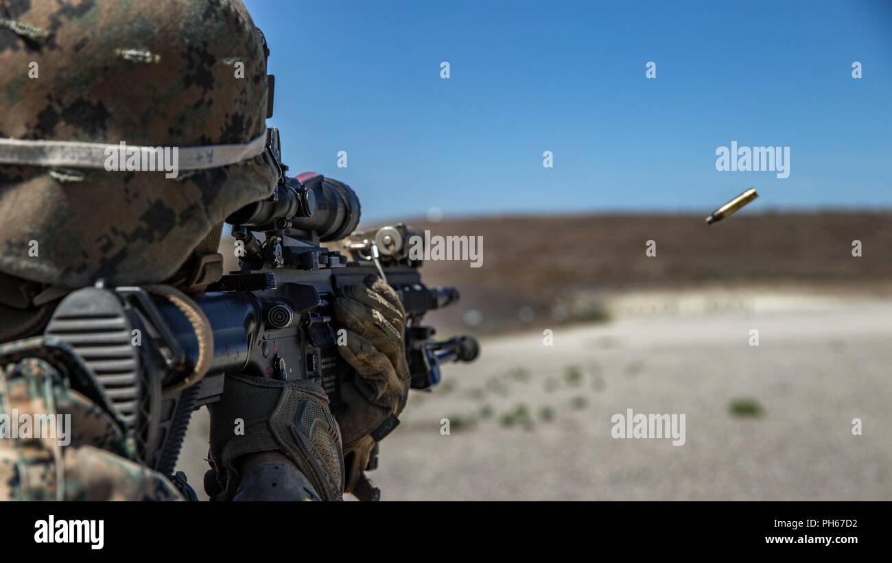 1st light armored reconnaissance battalion hi-res stock photography and ...