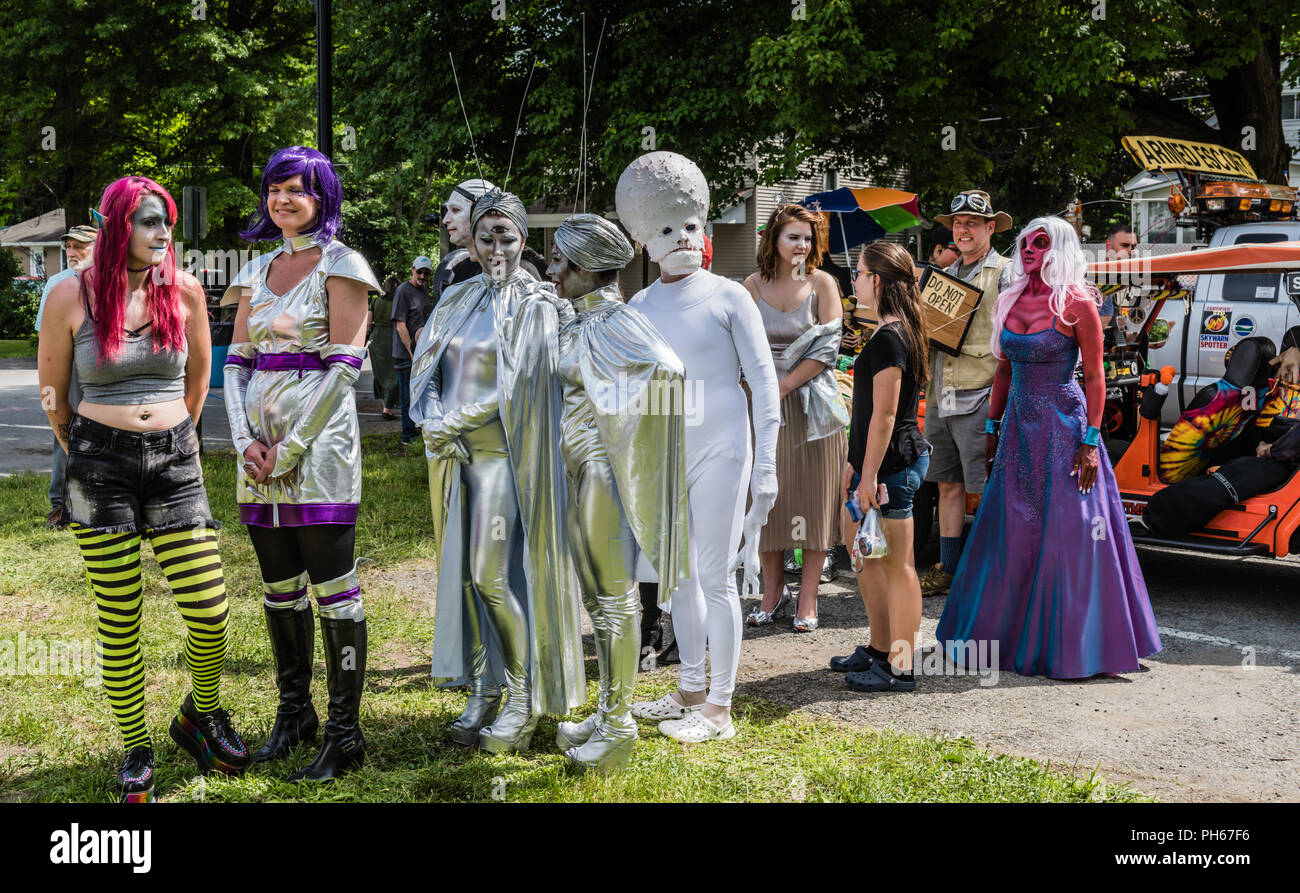 Bush line hi-res stock photography and images - Alamy