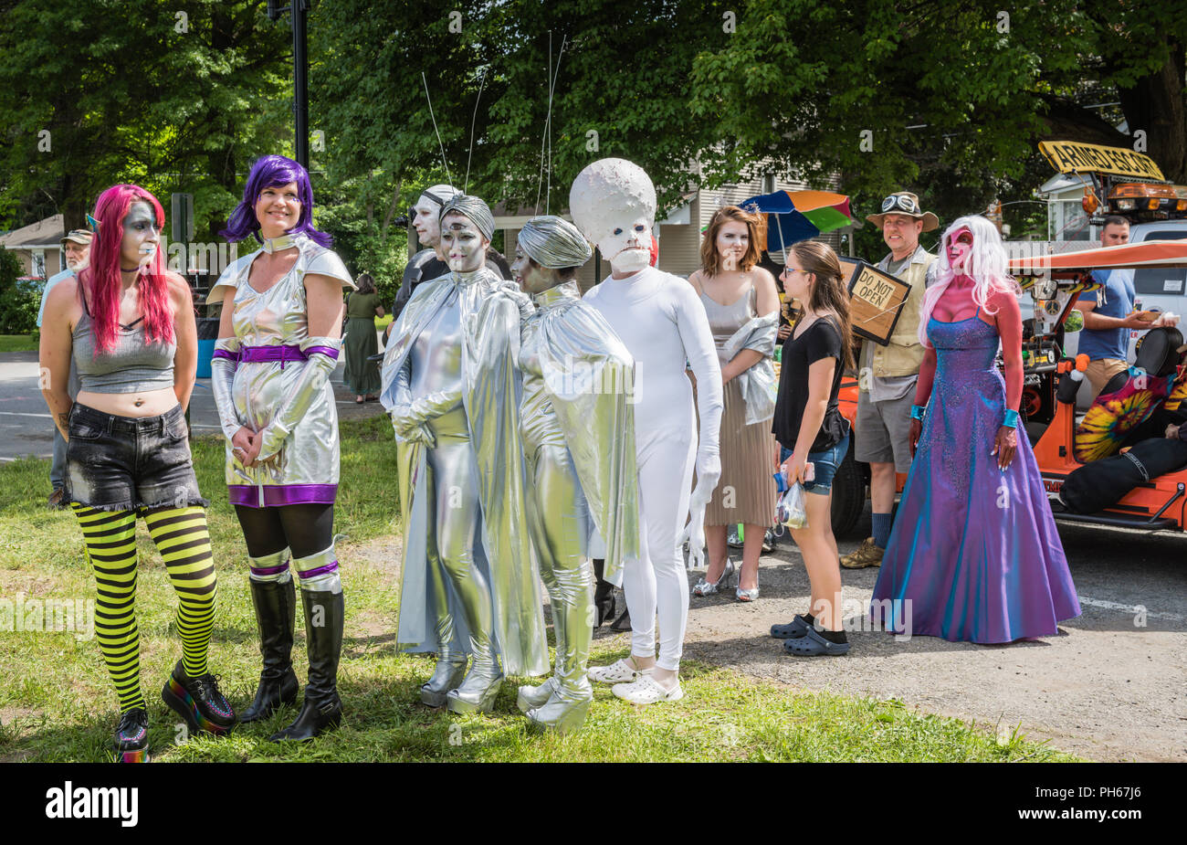 Bush line hi-res stock photography and images - Alamy