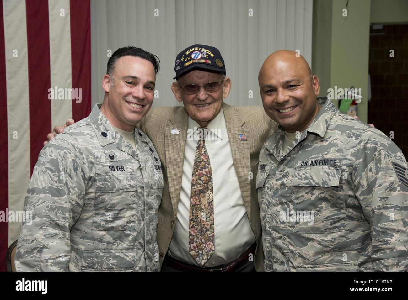 World War II infantry veteran Alan Moskin speaks to and meets with ...